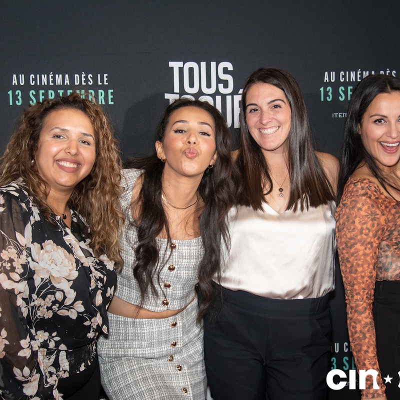 PHOTOS : L'équipe du film Tous Toqués! défile sur le tapis rouge ...